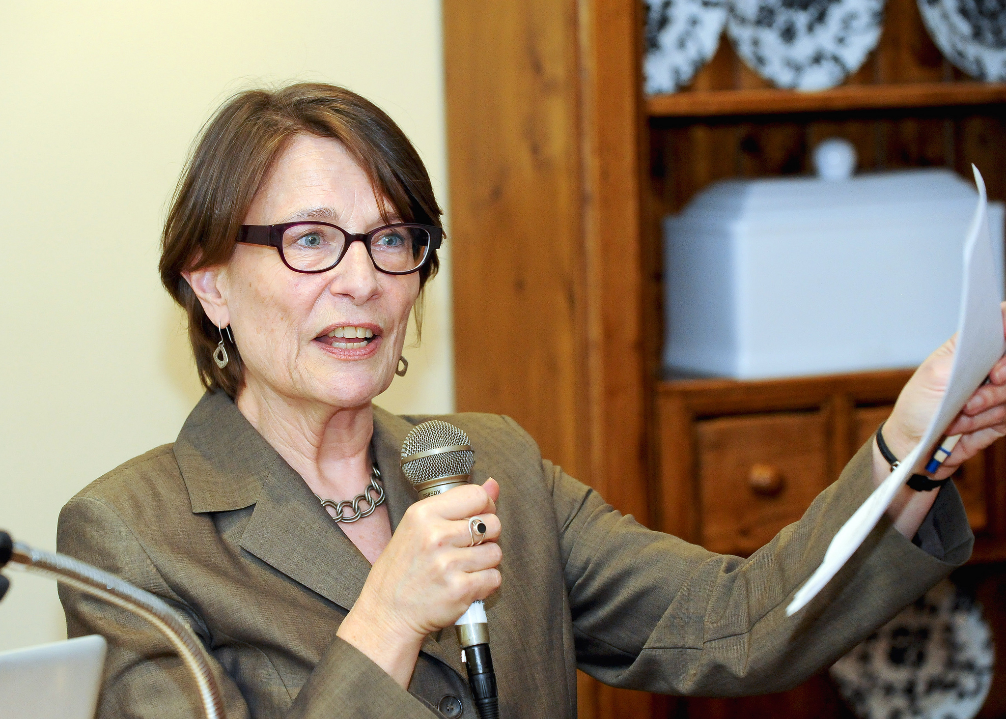 Columbia Journalism Review says Overholser helped change the media ...